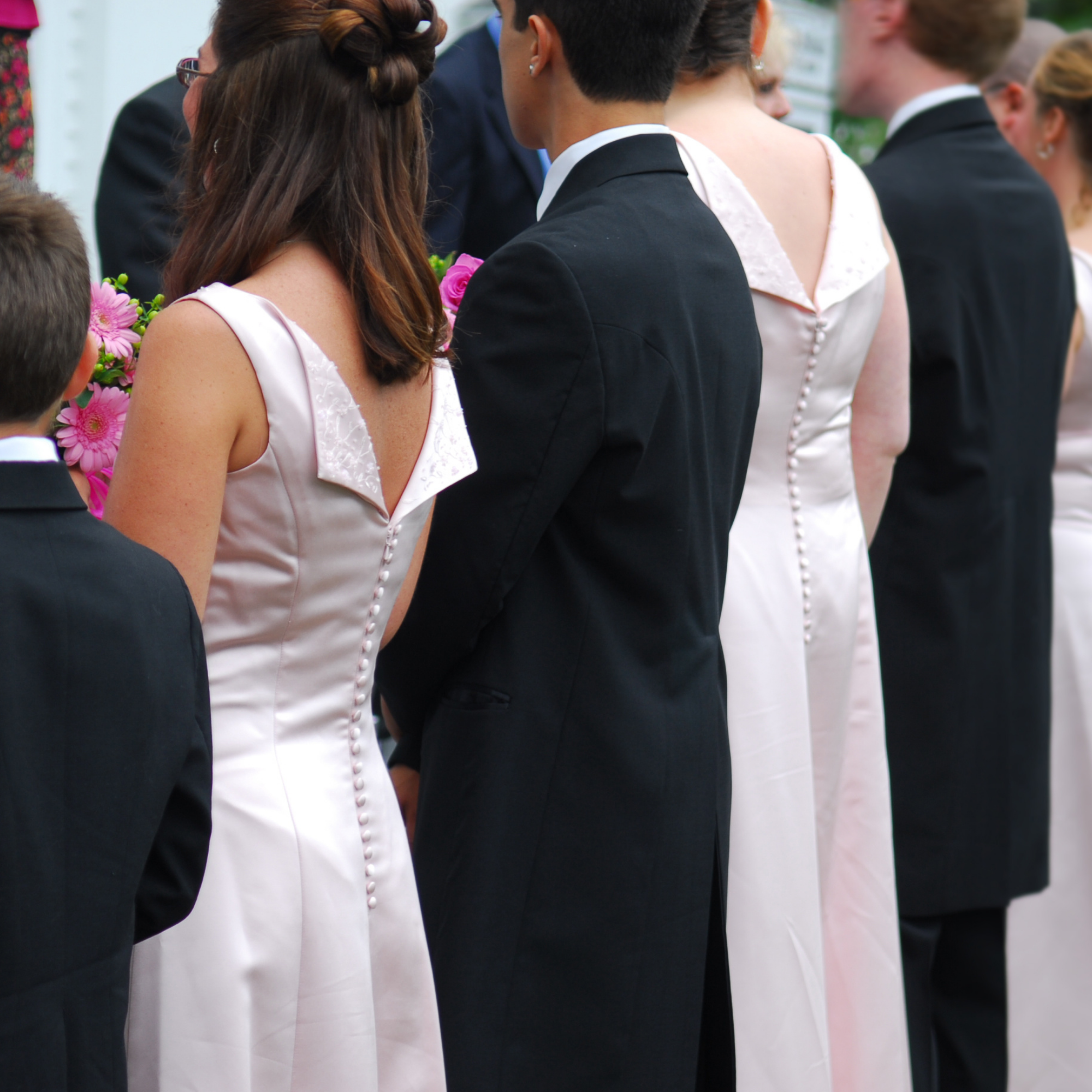 How to Keep Guests Informed (Without Overwhelming Them) – gathurr